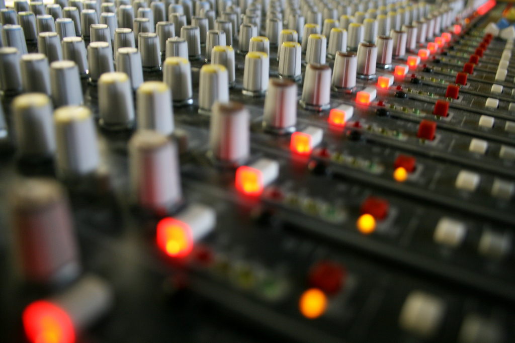 How to set up the perfect home studio | AudioMelody